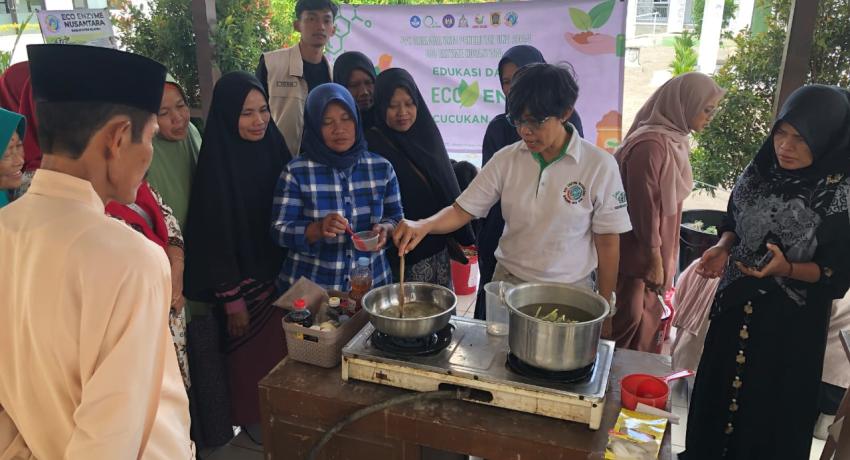 Edukasi Eco Enzyme: Solusi Kreatif Desa Cucukan bersama Tim PPK Ormawa UKM Penelitian UNY dalam ...